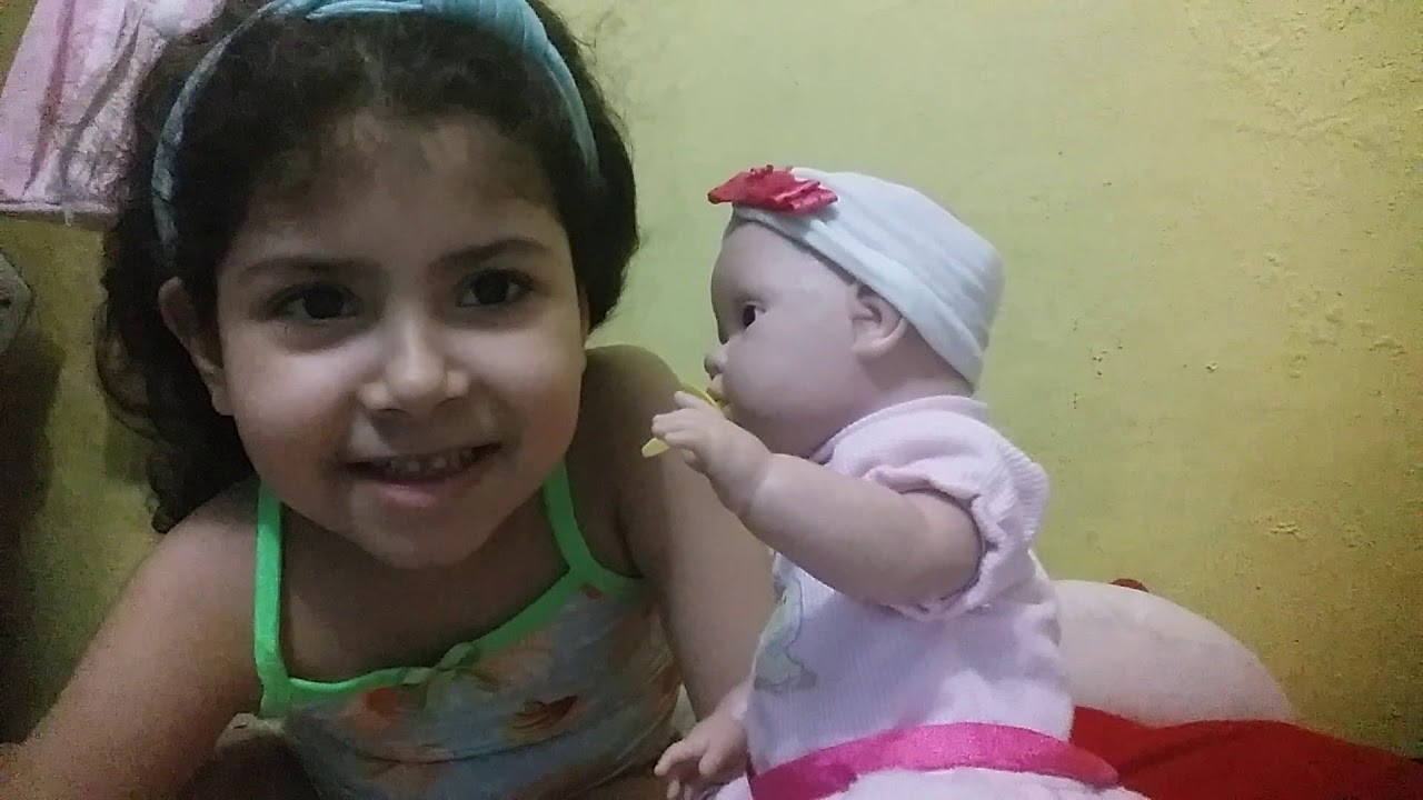 Nicolle e sua boneca Lili - YouTube
