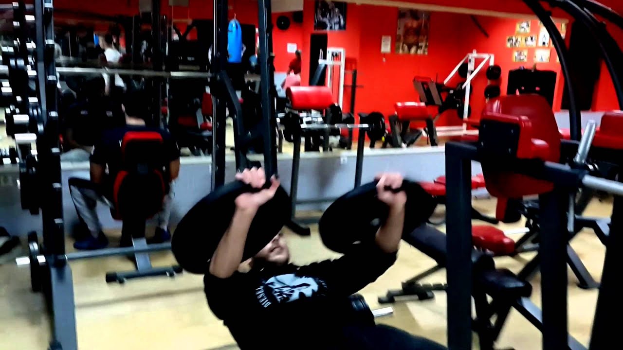 Luka Scepanovic - Decline Situps with 2 x 20KG Plates - YouTube