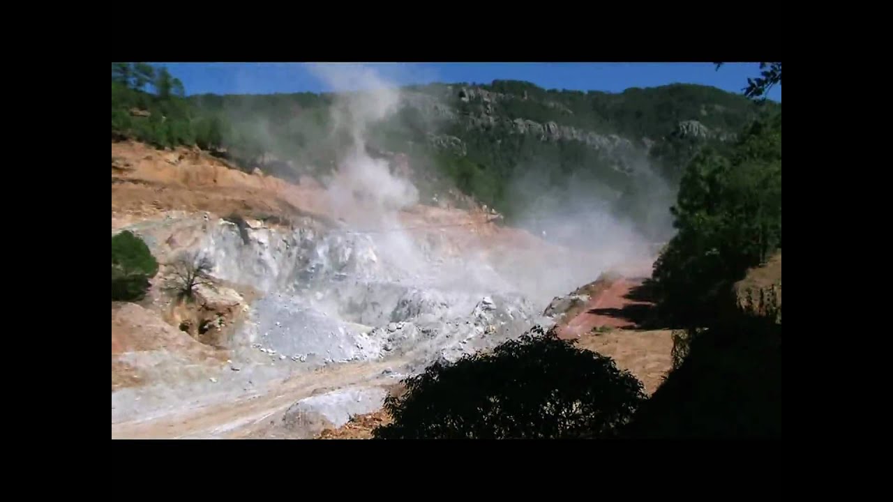 "Explosion at gold mine shocks camera crew" - YouTube
