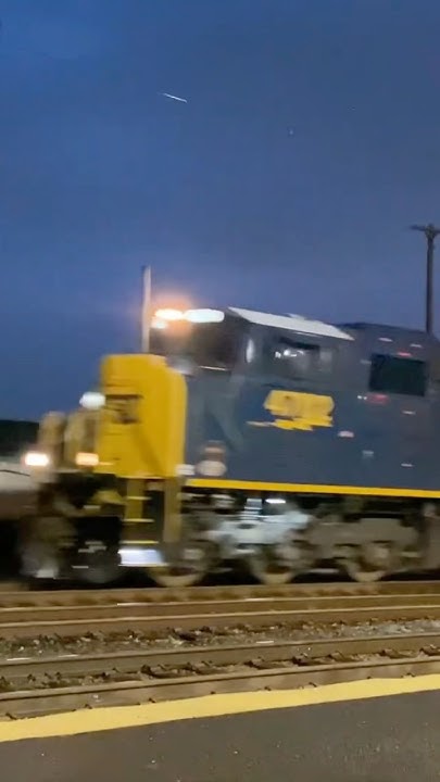 CSX M404 with a Flared SD70MAC Duo - YouTube