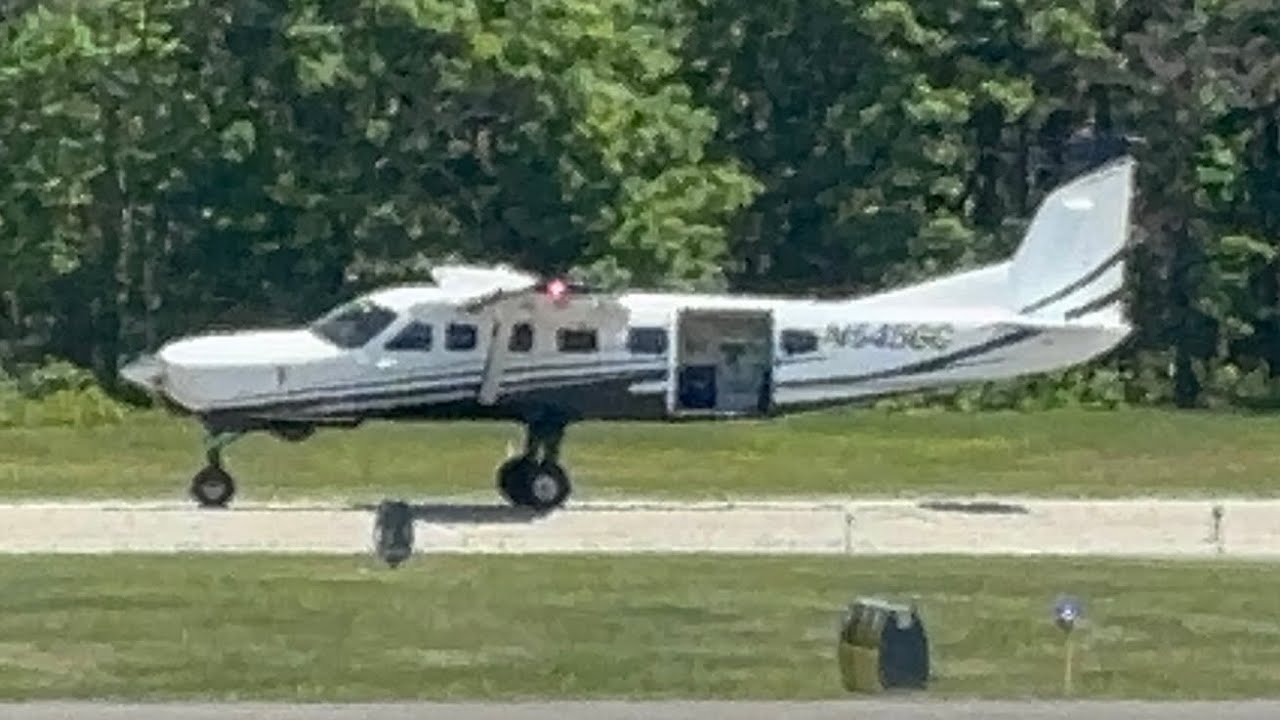 Cessna 208B Grand Caravan (N545GC) landing at Skydive Long Island - YouTube