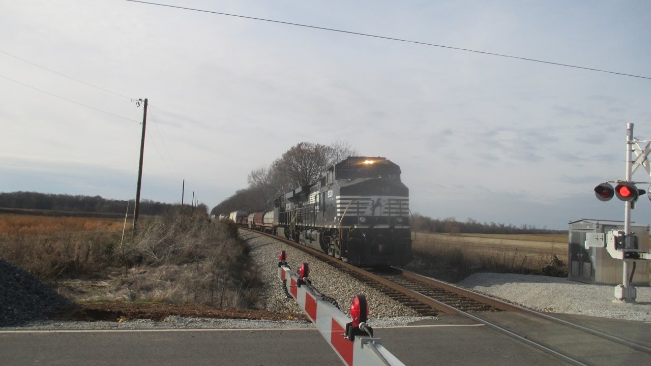 NS 9020 and NS 8138 pull NS 362 through eastern Lawrence County, AL ...
