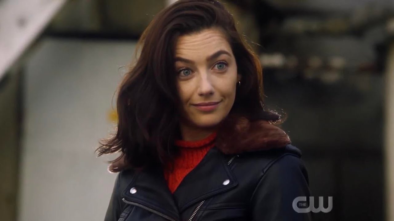 Sue Dearbon (The Flash) scenes #1 - YouTube