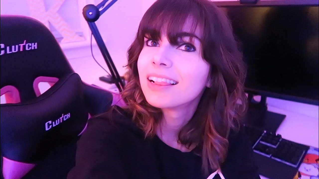 GIRL GAMER ROOM REVEAL - YouTube