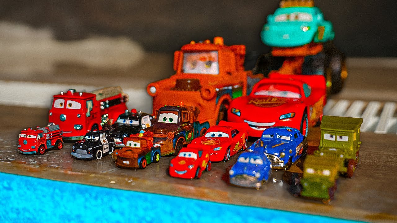 Disney Pixar Cars ☆ Various Cars miniature cars roll down a colorful ...