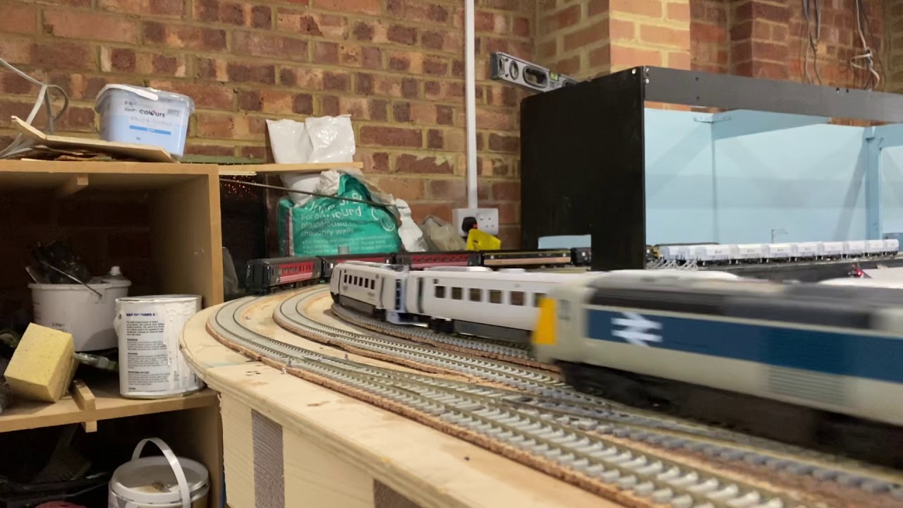 Hornby class 800 test train and Hornby DCC sound HST prototype running ...