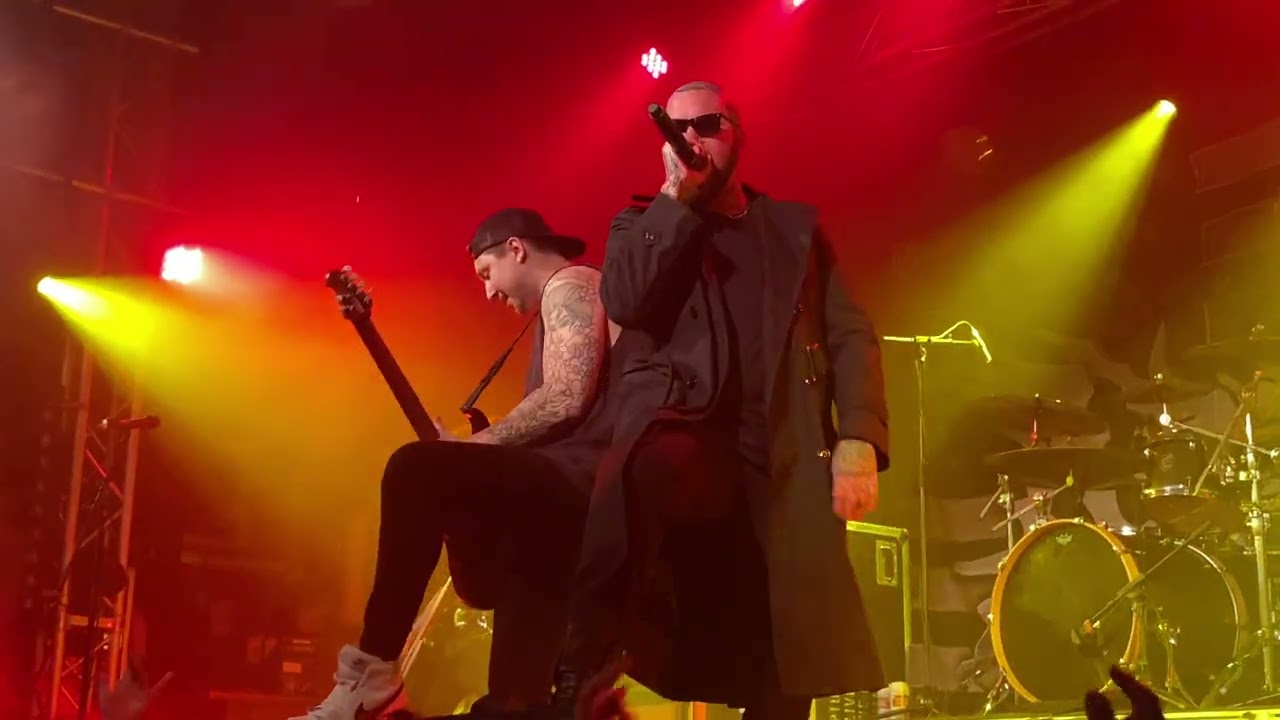 Attila Live Fronz
