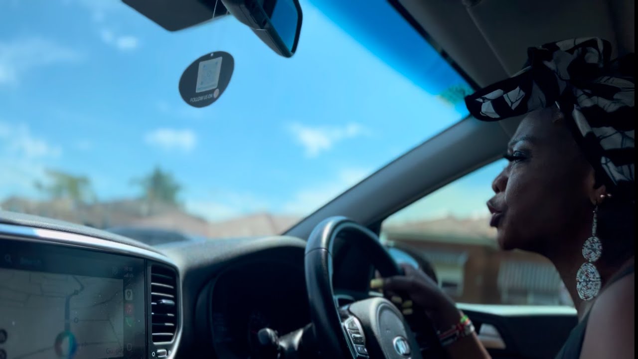 How African Mothers USE SIRI 🤣 - YouTube