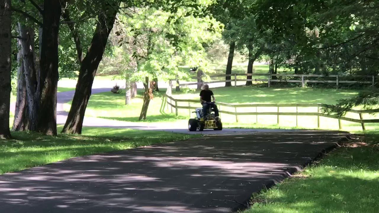 Boss Hoss Fly V8 bar stool test drive and acceleration - YouTube