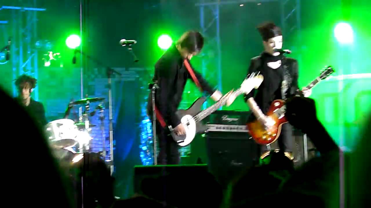 blind fool love - vampiro - trl awards 2010 - YouTube
