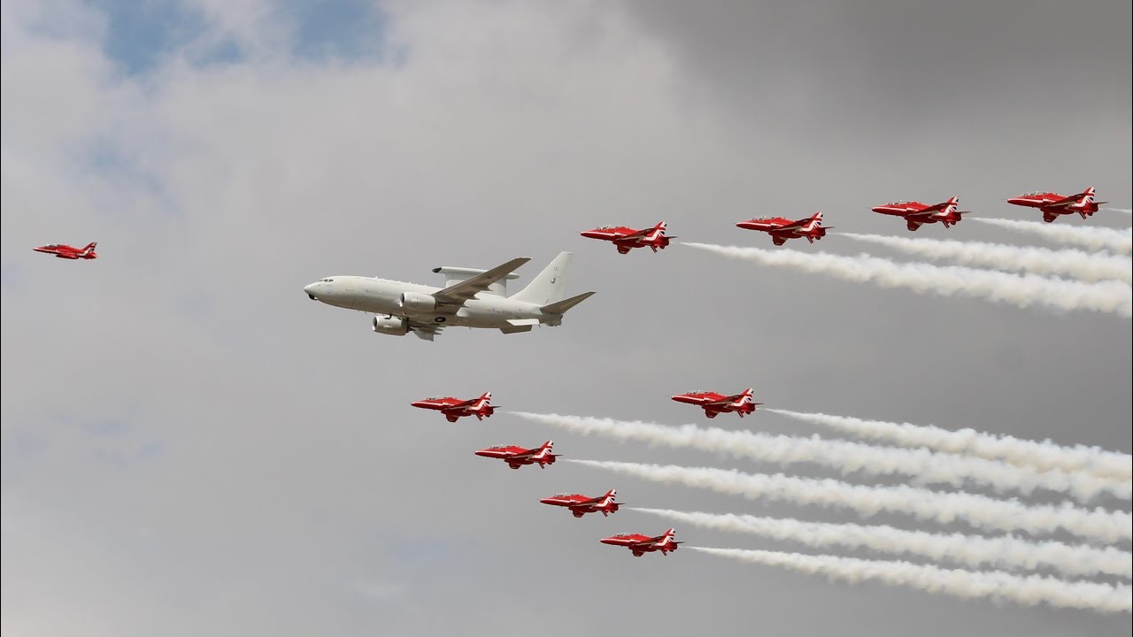 HISTORIC Red Arrows and Wedgetail Flypast at RIAT 2025 - YouTube