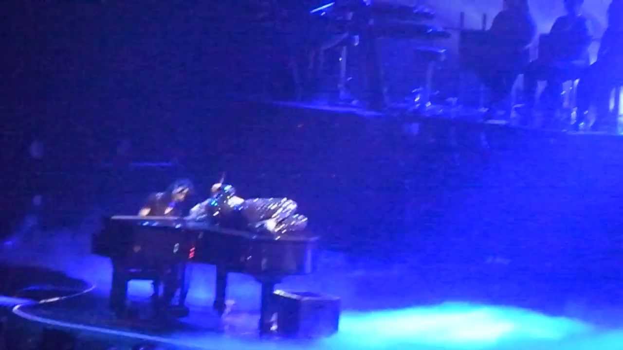 Beyonce - 1+1 live HD - YouTube