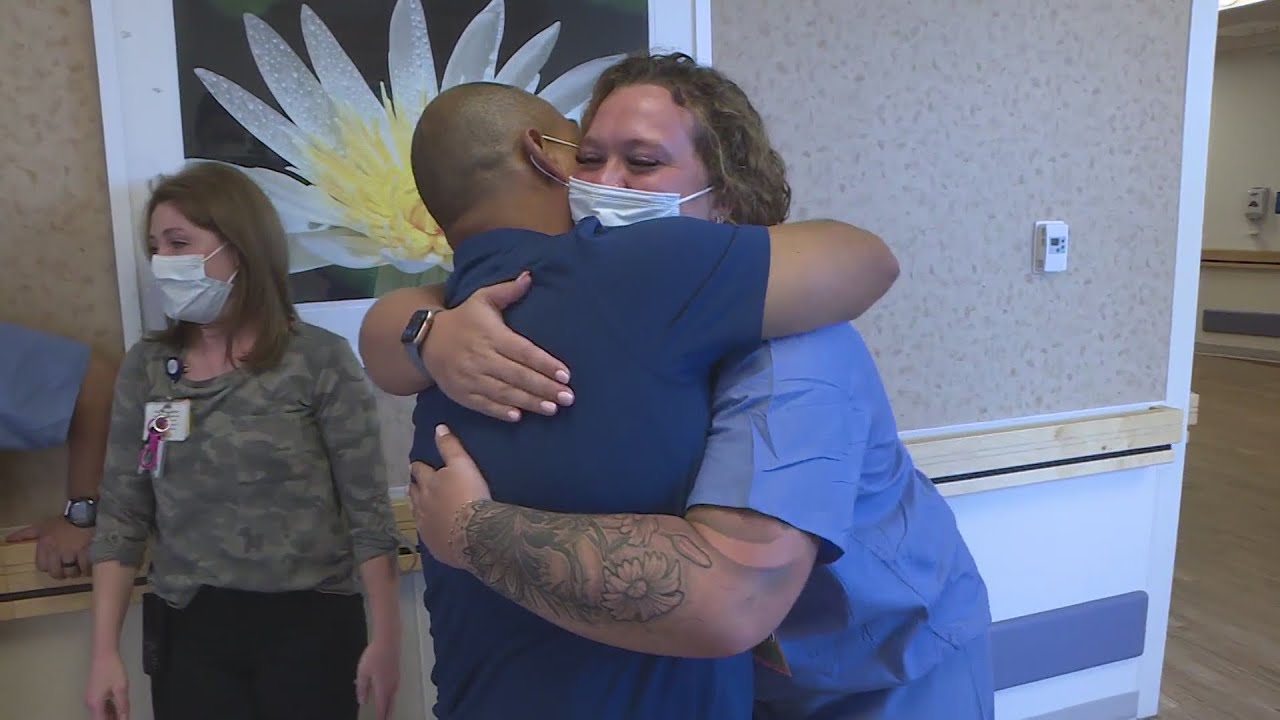 Recovered COVID patient returns to thank medical staff for saving his ...