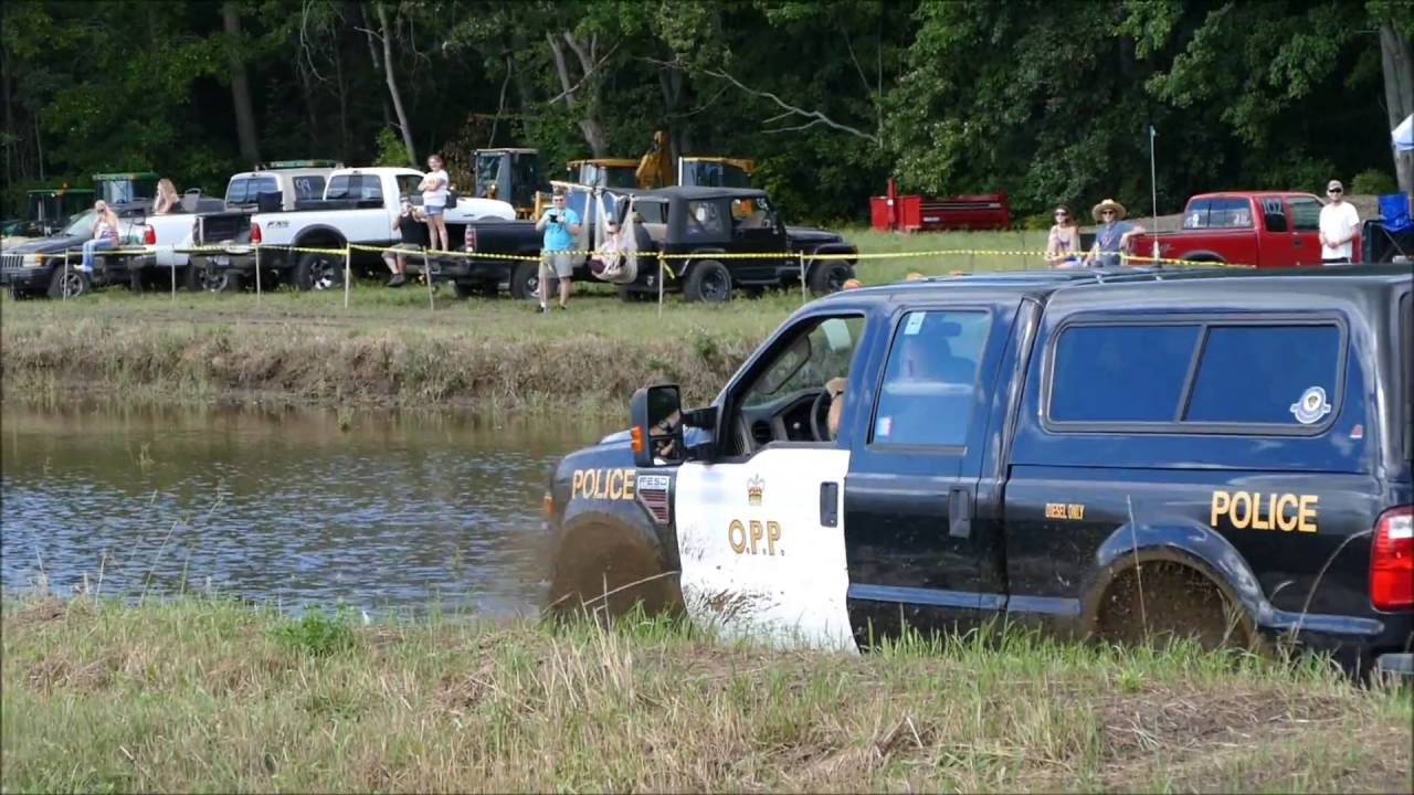 Cop tries mudding in police truck - Gopher Dunes Mudfest - YouTube