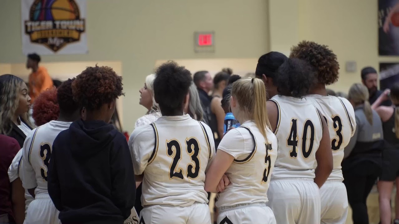 MPHS Basketball "start a riot" - YouTube