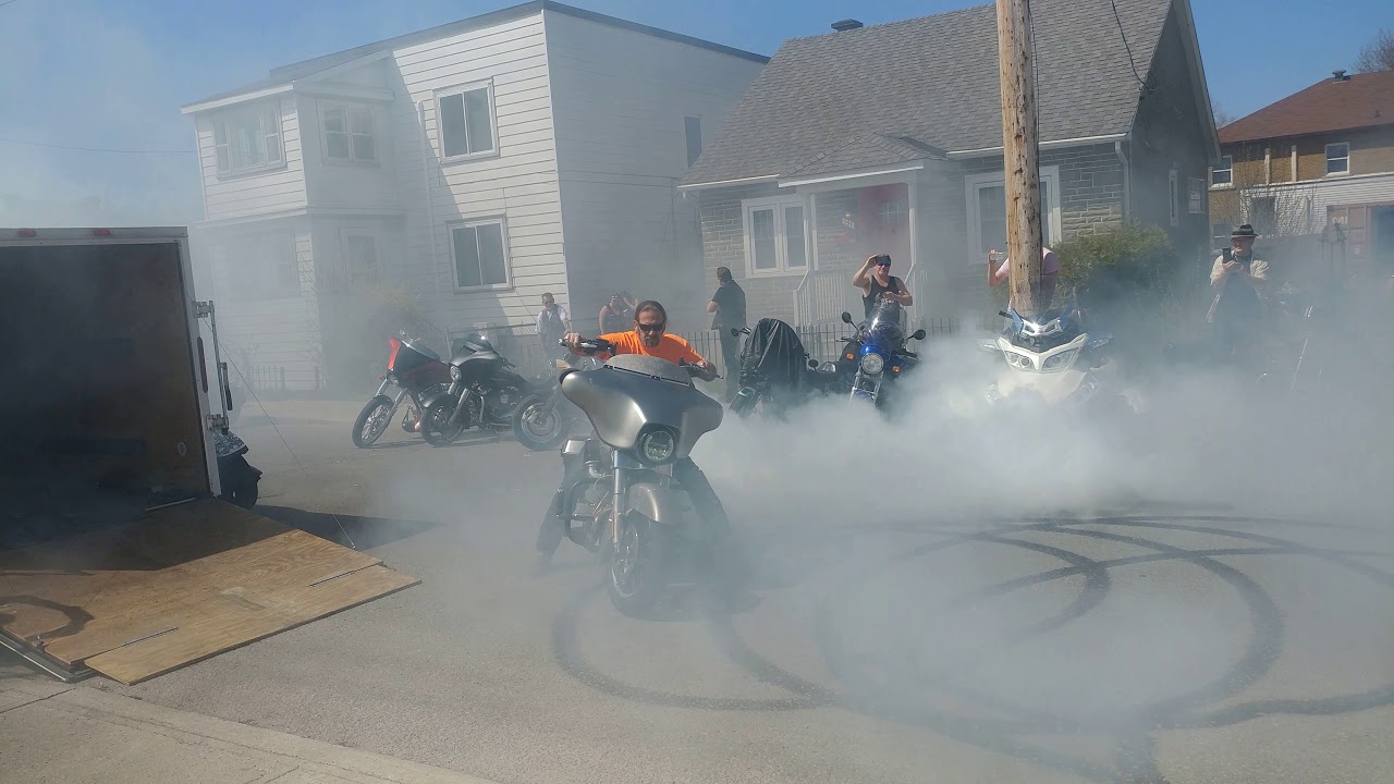 Epic Harley Davidson Motorcycle Burnout (Part 1) - YouTube