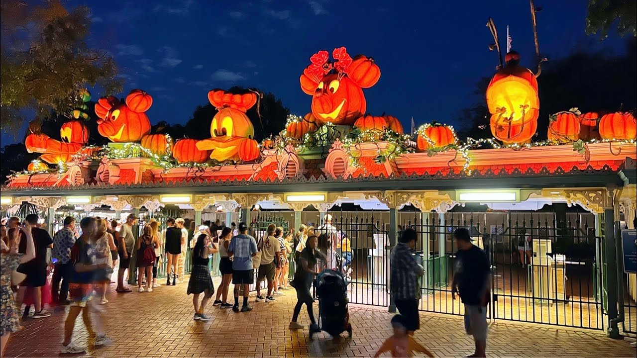 🔴 LIVE Thursday Night At Disneyland! Late Night Rides, Park Updates ...