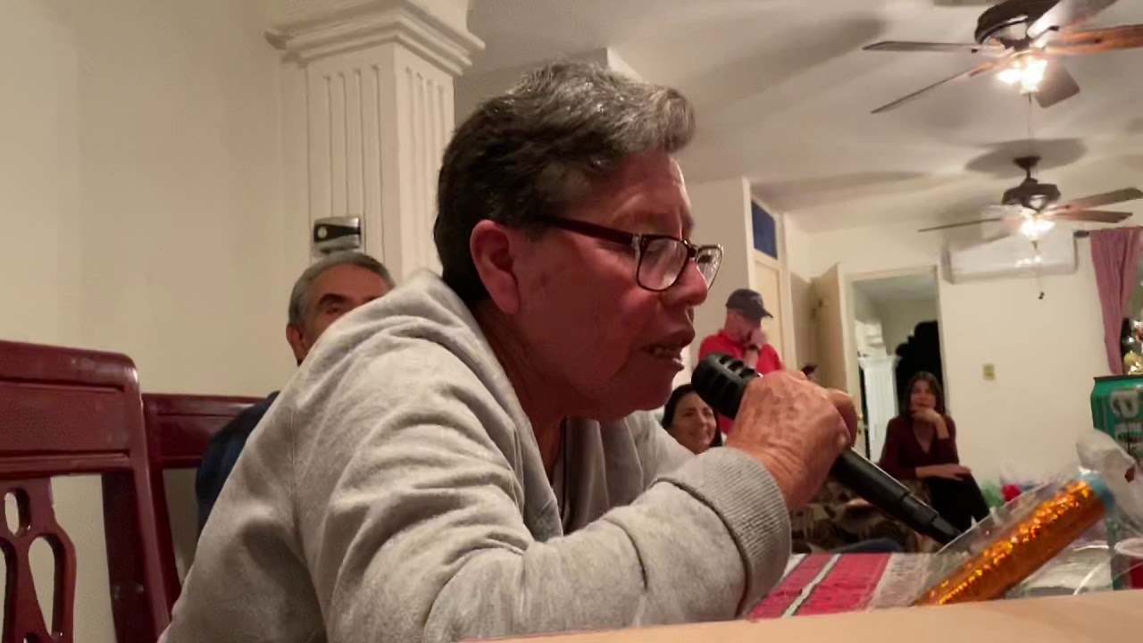 Norma Morales cantando en año nuevo 2020 - YouTube