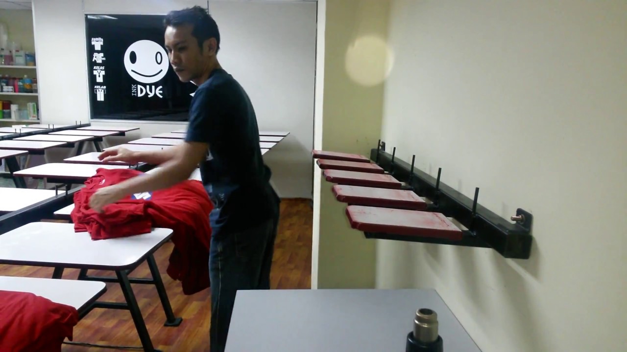 Silkscreen - Sleeve Printing - YouTube