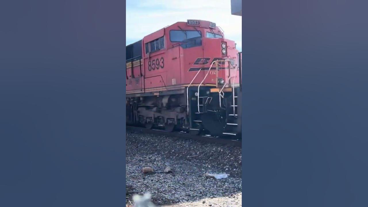 BNSF 6212,8593 saying hi in their own way. #bnsf #thankyou - YouTube