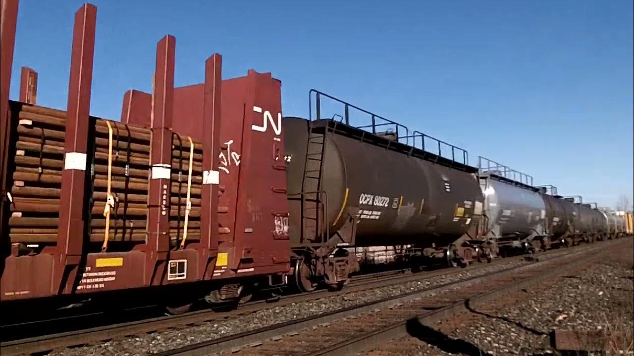 CLASS LEADER/CN 399 w/ IC 2700, CN 5612 & 2655 lead this long 670 axle, WB Mixed Freight train ...