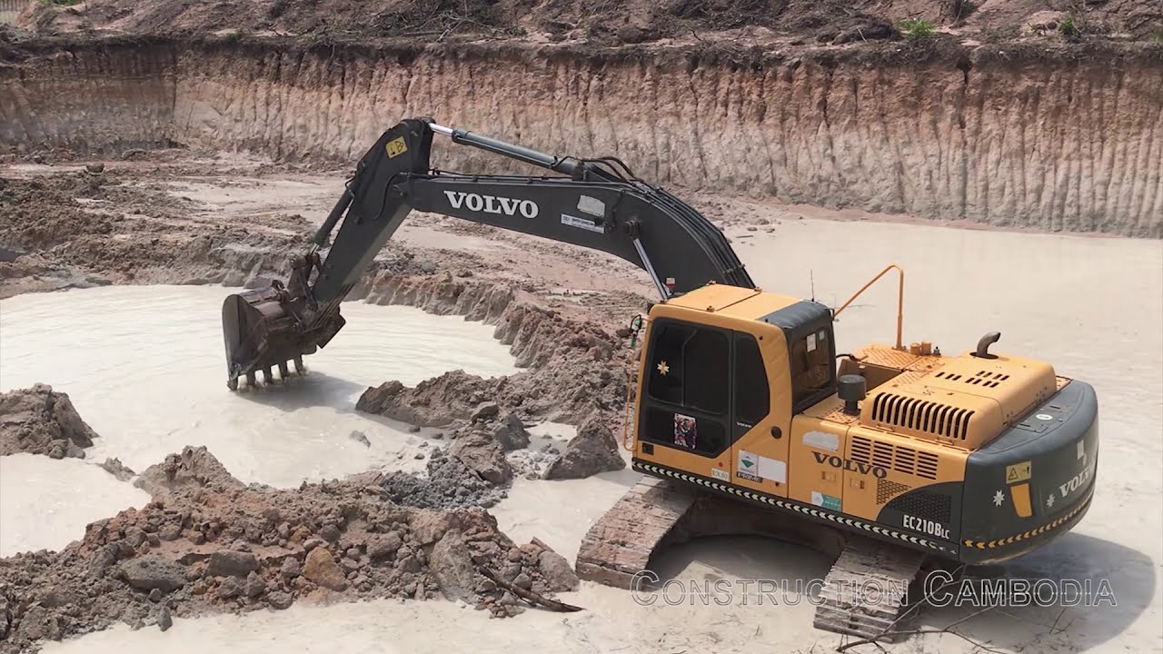 Volvo EC210BLc Excavator Working Loading - អេស្កាវ៉ាទ័រជីកដី និងបាចទឹក ...