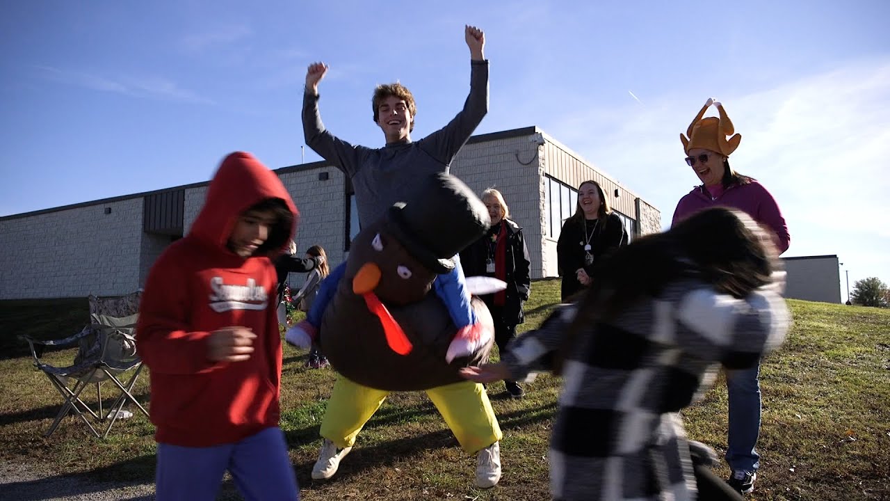 Turkeys on the Trot at Roy Clark Elementary - 3rd Grade Class - YouTube