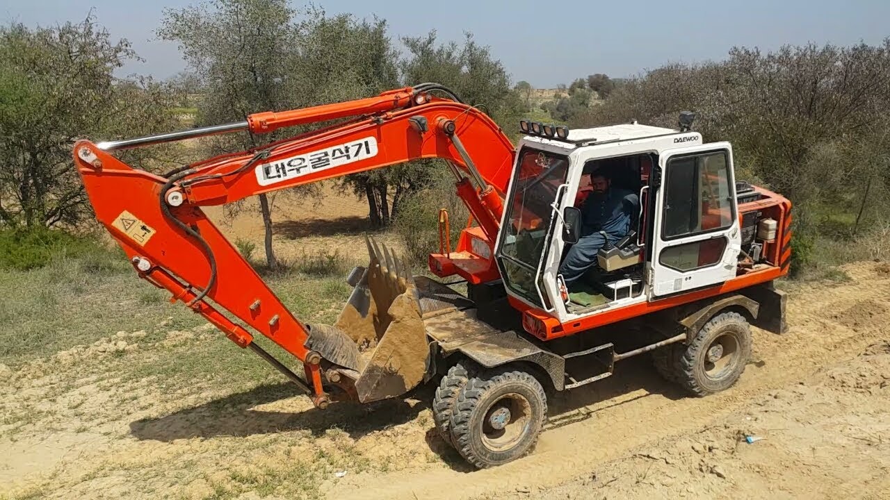 crane shawal Pakistani machinery in Punjab - YouTube