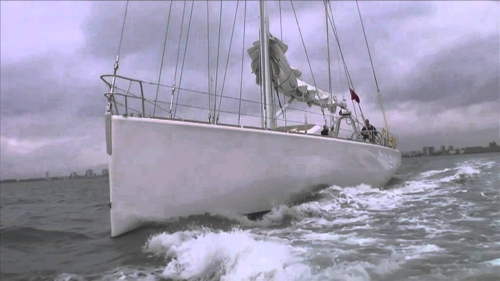 First Clipper 70 arrives in Gosport - YouTube