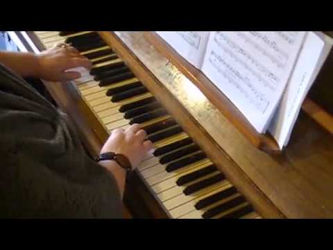 Minnie Mouse Hits Town - YouTube