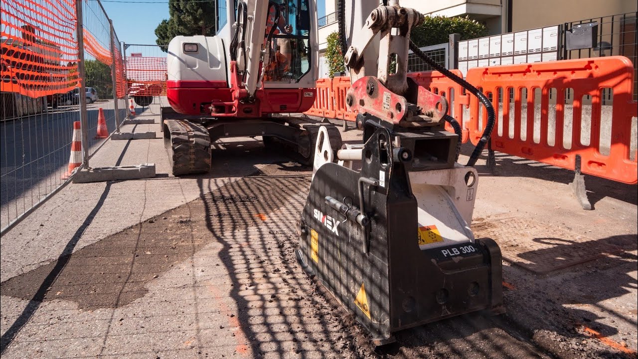 Simex PV 300 vibrating plate compactor and PLB 300 planer for excavator ...