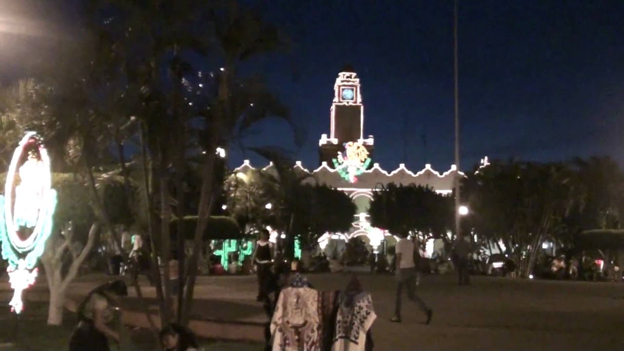 Merida Central Plaza at night, Near Mexico's Independence Day - YouTube