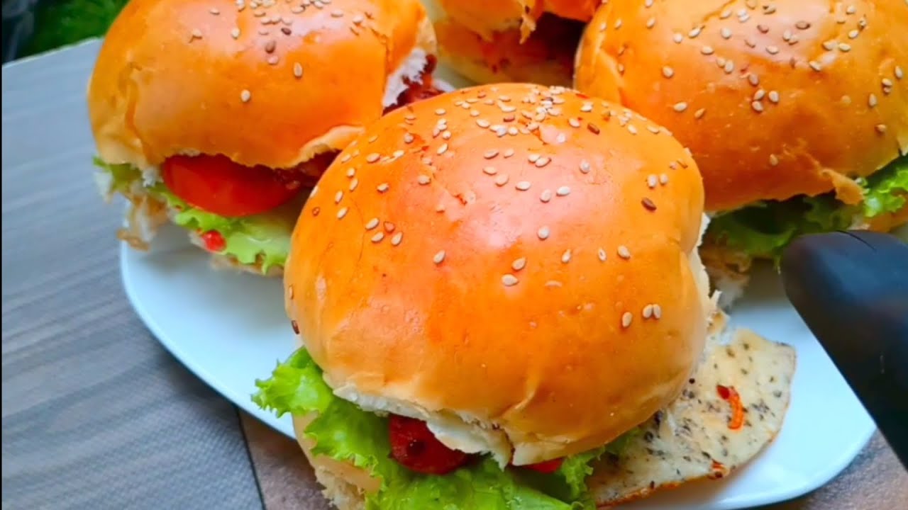 විනාඩි දහයේන් රසවත් බර්ගර් එකක් Sousage egg burger #burger #food - YouTube