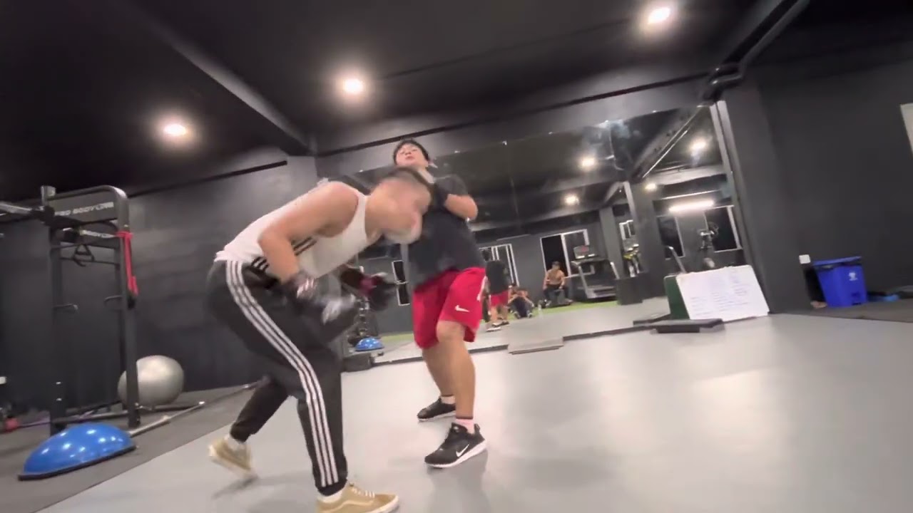 Zero skill boxing - YouTube