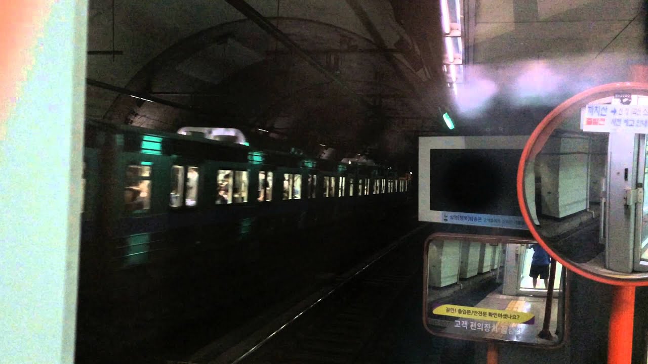 Seoul Metropolitan Subway Line 5 train arriving at Kkachisan - YouTube