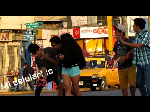 Me puedes pasar tu Pack ? || Bromas en las Calles || Ft. StarVip7 - YouTube