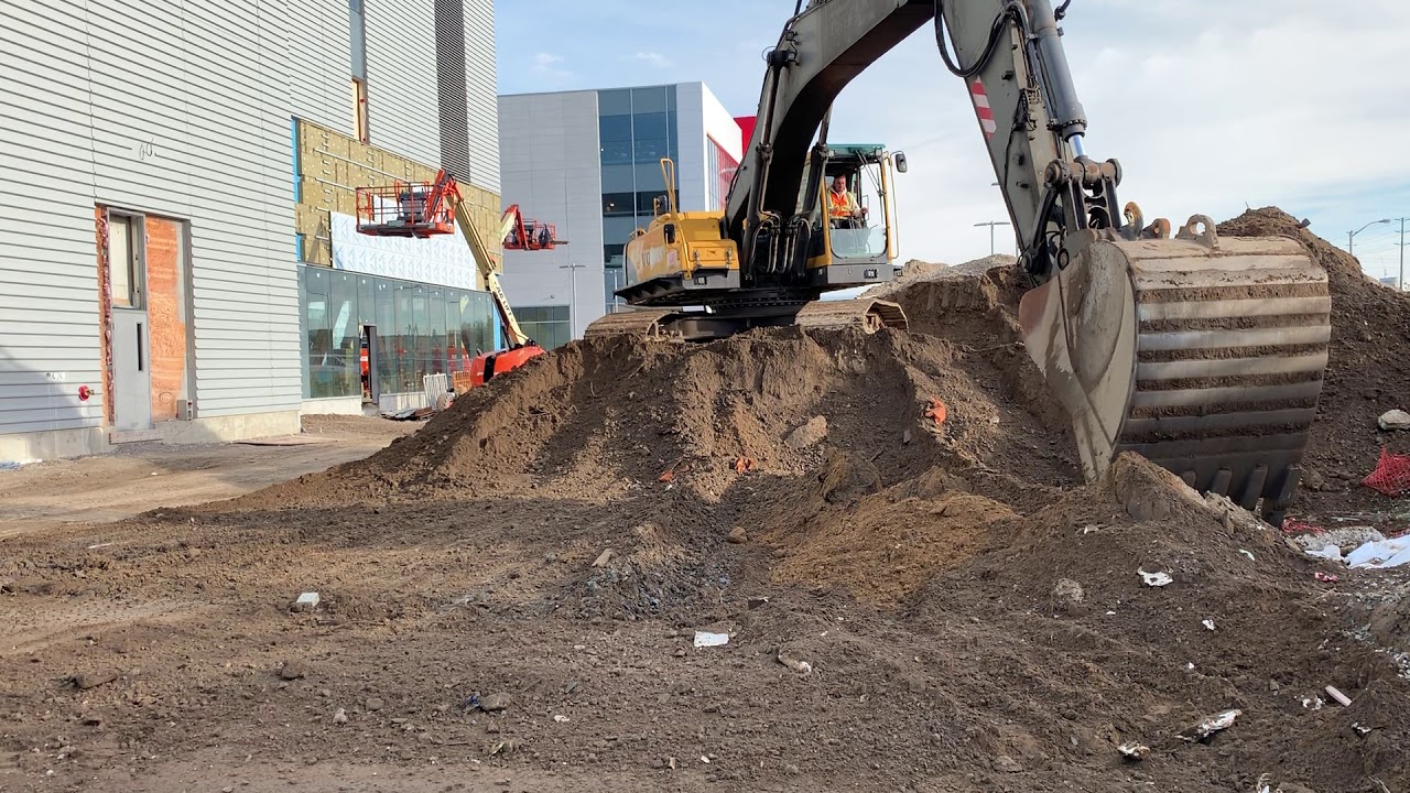 Volvo ec460b - YouTube