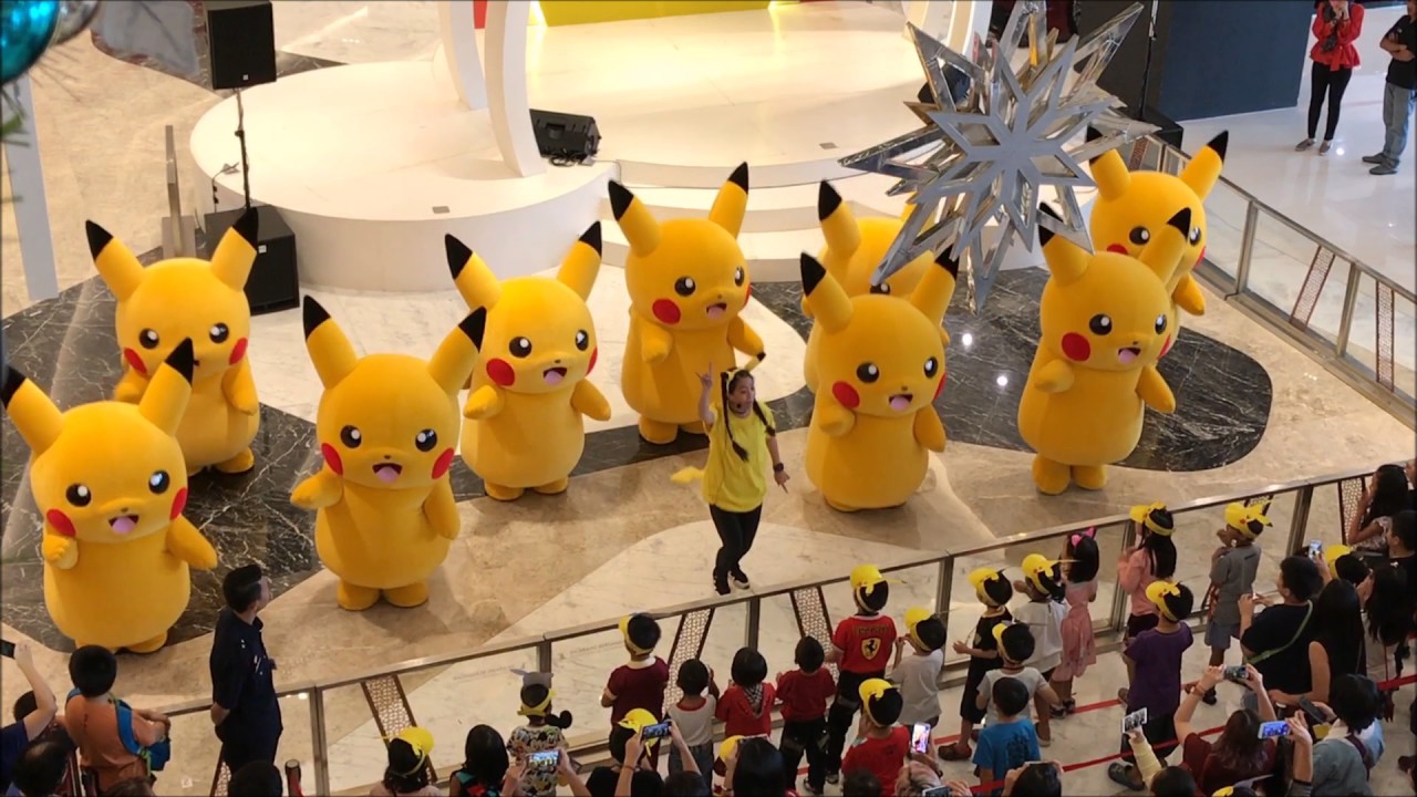 Christmas with Pokemon Pikachu Parade show at Central Park - YouTube