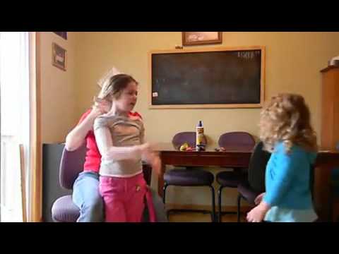 Girl throws tantrum while mom brushes her hair - YouTube