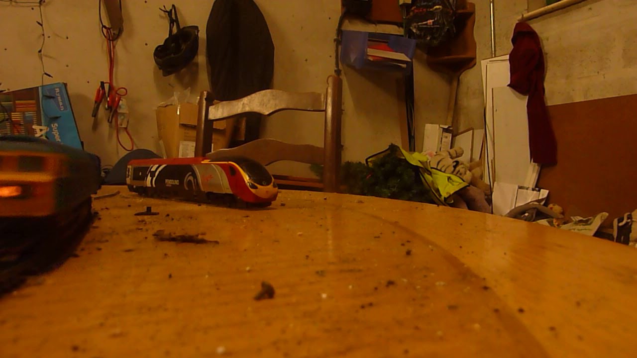 play models runaway trains vdeo 20/02/2020 - YouTube