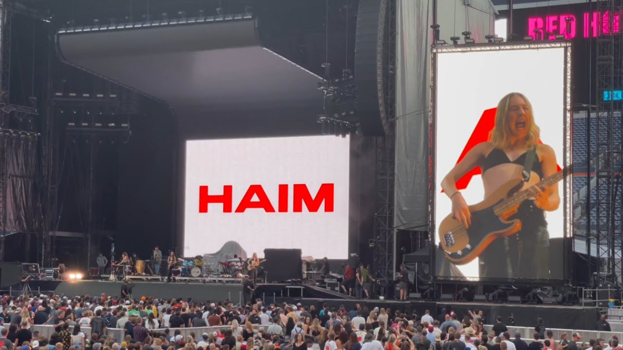 HAIM - Now I'm In It [Live] in 4K (2022) - Empower Field at Mile High ...