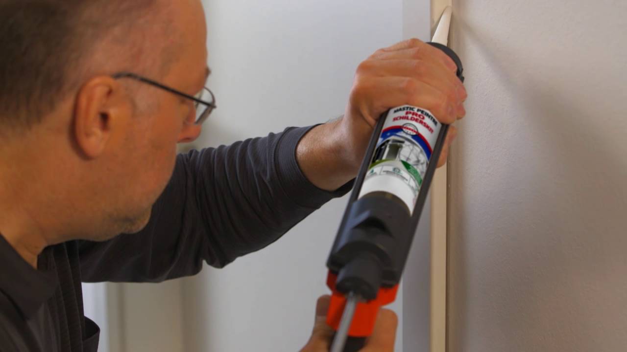 How To: Een deurpost afdichten (binnen) - YouTube