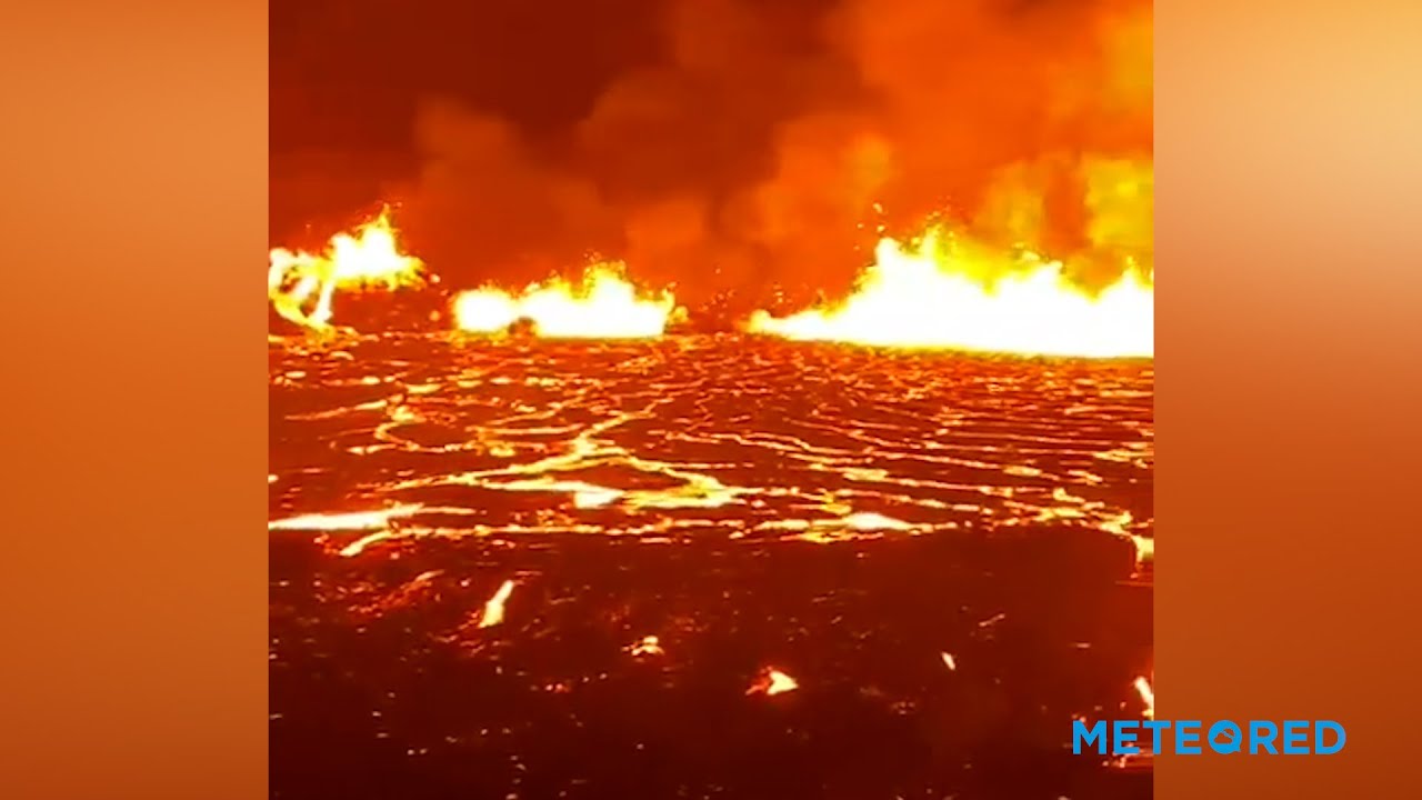 Spectacular fissural eruption on Iceland's Reykjanes peninsula - YouTube
