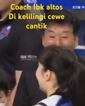 Coach ibk altos di kelilingi cewe cantik - YouTube