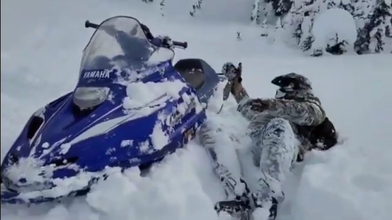 Vintage Yamaha Mountain Max 700 triple #angry #loud #sound - YouTube