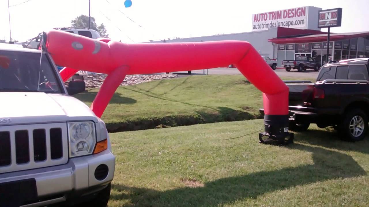 Twerking crazy inflatable guy - YouTube