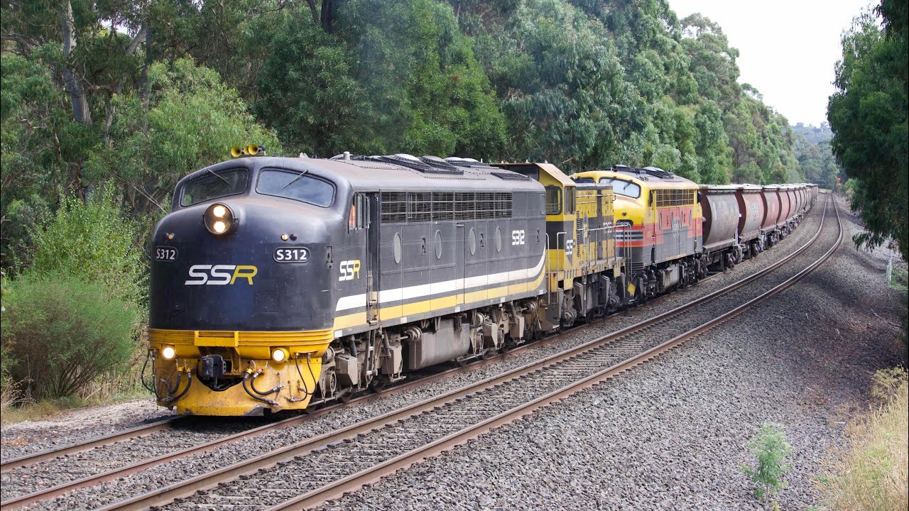 1960s Streamliner locomotives through the Victorian countyside! | S312 ...