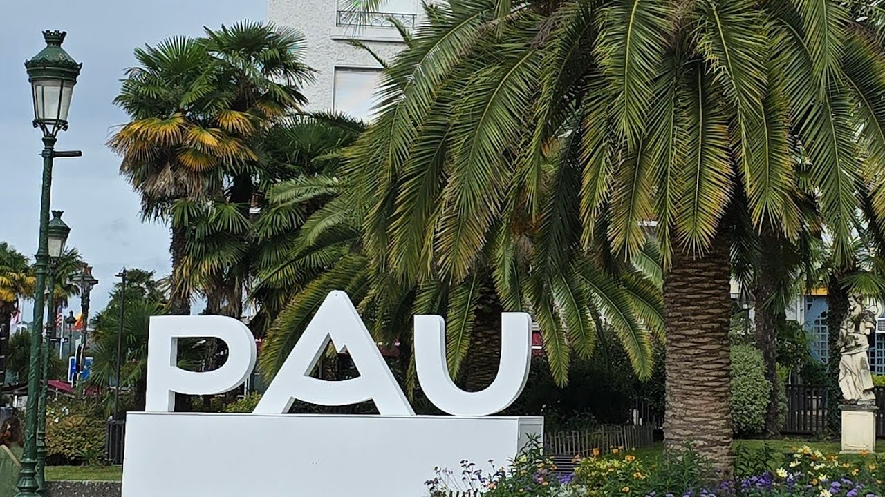 Pau 🇫🇷 city in the Pyrenees-Atlantiques - YouTube