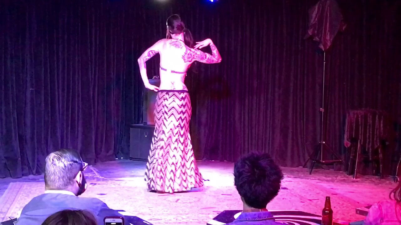 Sara Lyn performs at Las Vaudeville 3-31-17 - YouTube