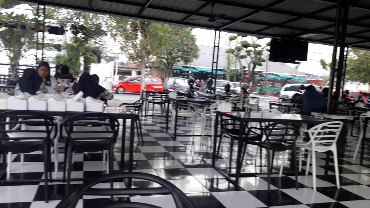 Kafe yang Nyaman Buat Nongkrong Di Padang Bulan - YouTube